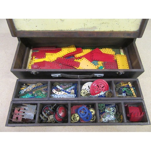 MECCANO, selection of vintage parts in wooden case, with two lift out ...