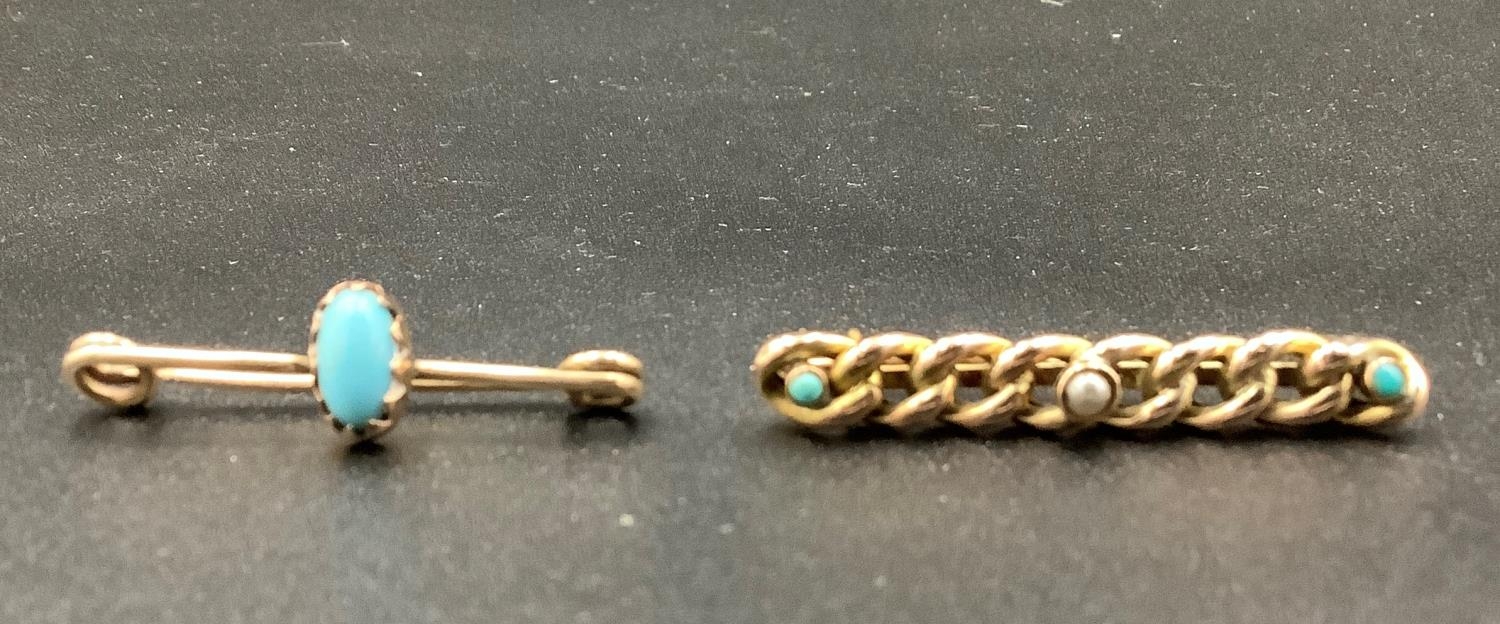 An Edward VII curb link turquoise and seed pearl set bar brooch in 9ct ...