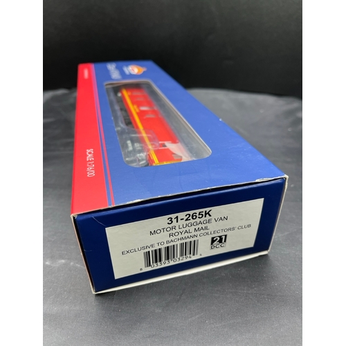 OO gauge Royal Mail Class 419 Motor Luggage Van (motorised) with three ...