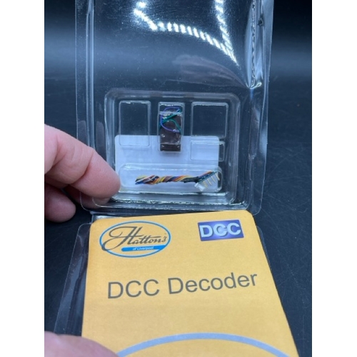Three 8-pin DCC decoders, two Hattons and other believed to be Hornby ...