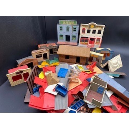 Plastic Britains & Timpo Western Buildings & Parts. (2550g)