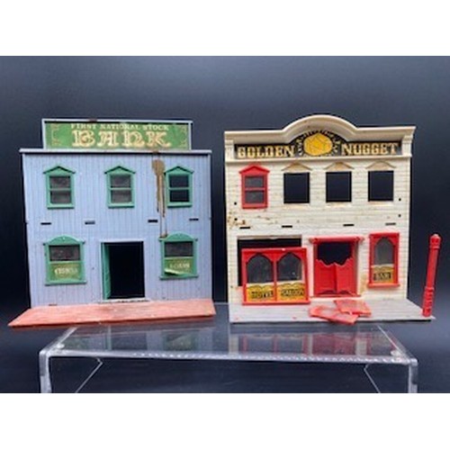 Plastic Britains & Timpo Western Buildings & Parts. (2550g)
