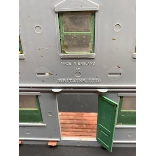 Plastic Britains & Timpo Western Buildings & Parts. (2550g)