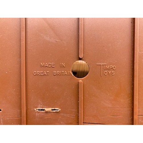 Plastic Britains & Timpo Western Buildings & Parts. (2550g)