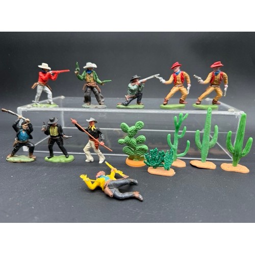 87 Britains & Timpo Wild West plastic figures, Wagons & parts. (1850g)
