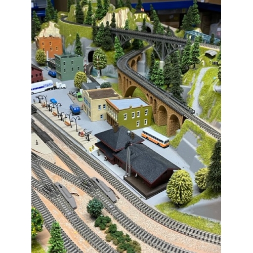 N gauge layout constructed on the Noch preformed 'Baden-Baden' model ...
