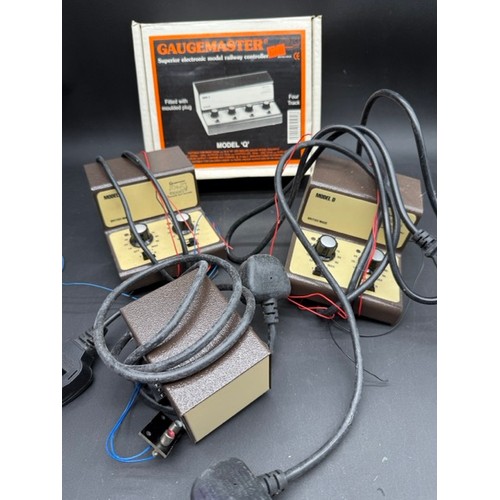 Gaugemaster Controllers & Power Unit. (8150g). (4). Gaugemaster Boxed ...