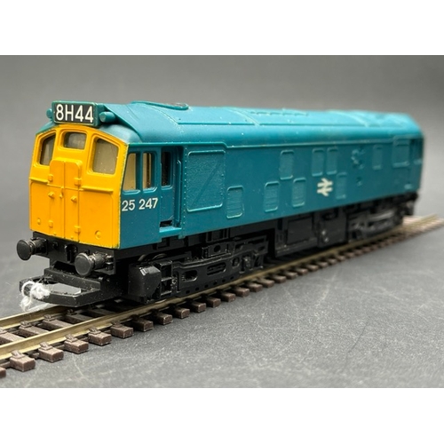 Four OO Hornby Diesel Locomotives - 2 Tested Runners (900g) Hornby R068 ...