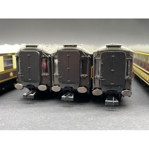 7 OO gauge Hornby Pullman coaches includes Hornby R4377 Devon Belle ...