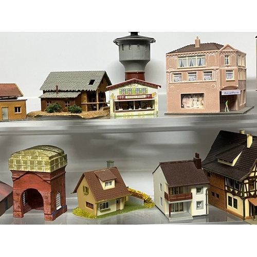 N gauge Scenic model buildings, station, oil refinery, garage and much ...