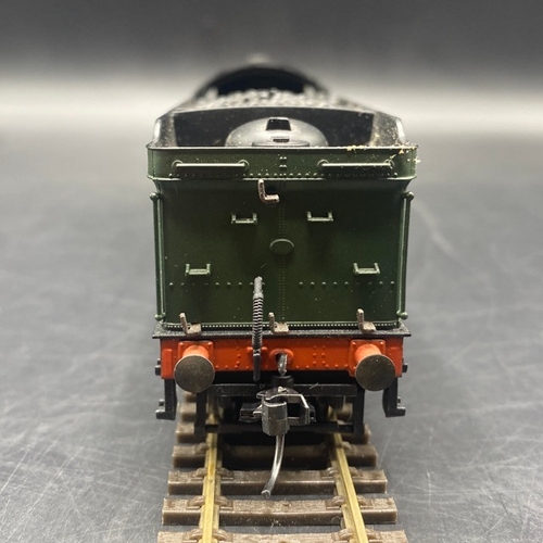Two OO gauge Bachmann BR Green late crest steam locos - Tested Runners ...