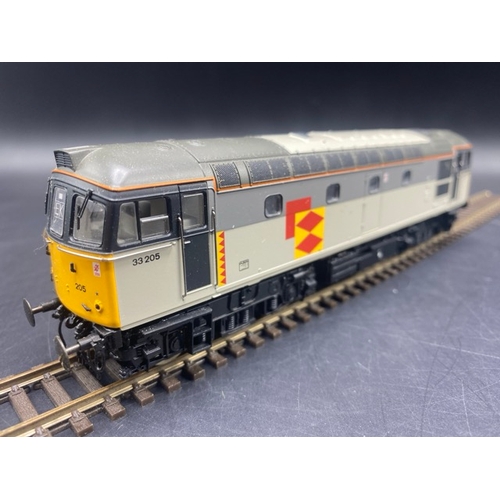 Heljan 3321 Class 33/2 33205 in Railfreight Distribution sector triple ...