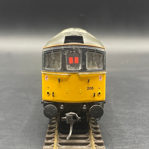 Heljan 3321 Class 33/2 33205 in Railfreight Distribution sector triple ...