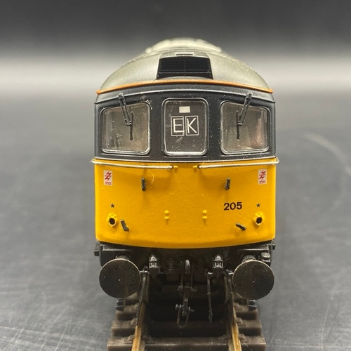 Heljan 3321 Class 33/2 33205 in Railfreight Distribution sector triple ...