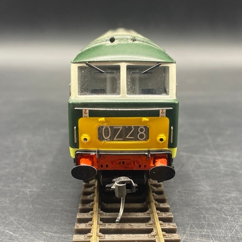 Heljan 3501 Class 35 Hymek D7039 in BR green with white cab and yellow ...