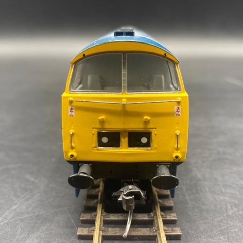Heljan 5216 Class 52 diesel D1023 "Western Fusilier" in BR Blue livery ...