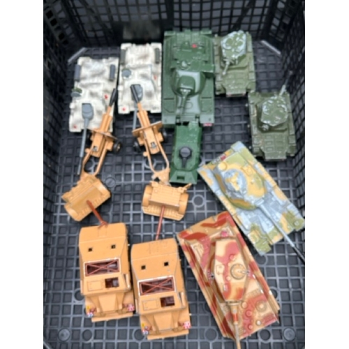 9 Play worn Corgi Military vehicles with field guns (Fair, 2000g)