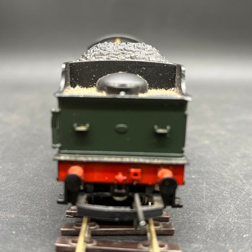 Hornby R584 County Class 4-4-0 'County Of Denbigh' 3825 in GWR Green ...