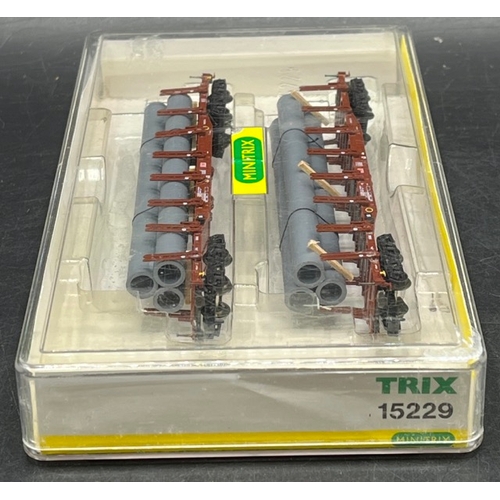 Minitrix 15229 Flat wagon set with DB Load (Flachwagen-Set mit Ladung ...