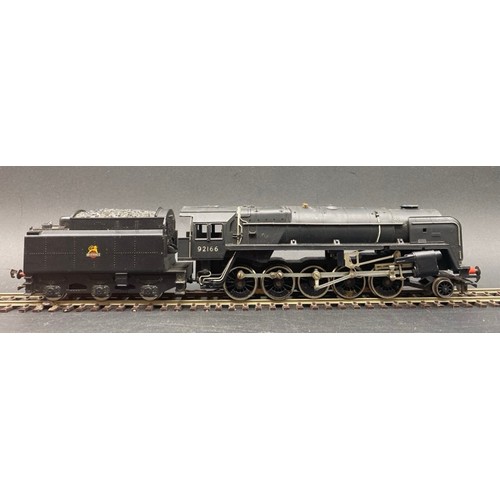 Hornby R550 Class 9F 2-10-0 92166 in BR black with early emblem ...