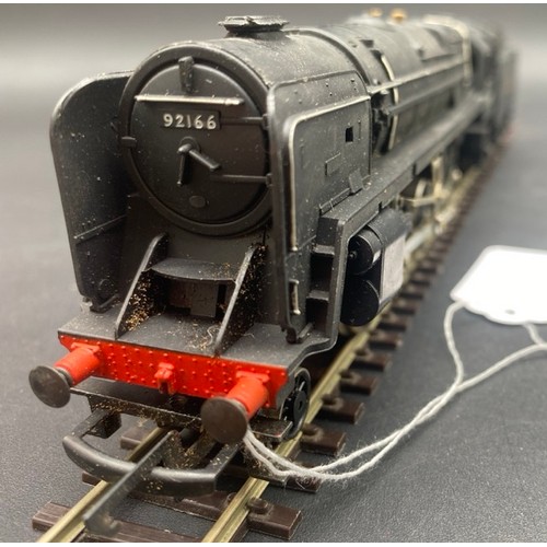 Hornby R550 Class 9F 2-10-0 92166 in BR black with early emblem ...