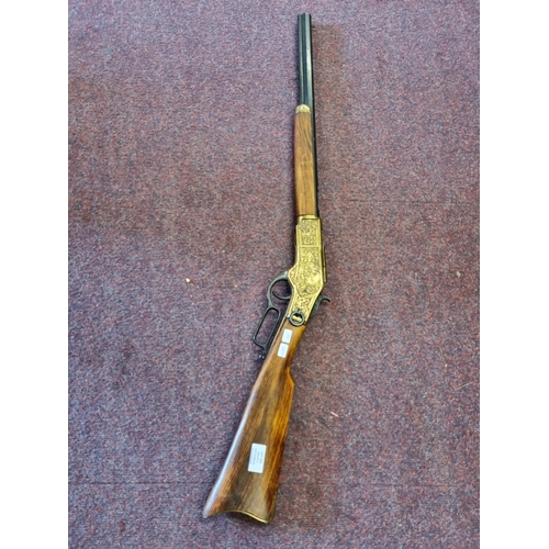 1 x winchester replica rifle