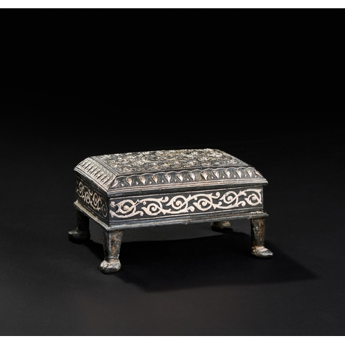 A 19TH CENTURY INDIAN BIDRI LIDDED BOXA 19TH CENTURY INDIAN BIDRI ...