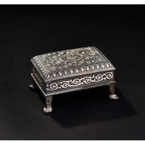 A 19TH CENTURY INDIAN BIDRI LIDDED BOXA 19TH CENTURY INDIAN BIDRI ...