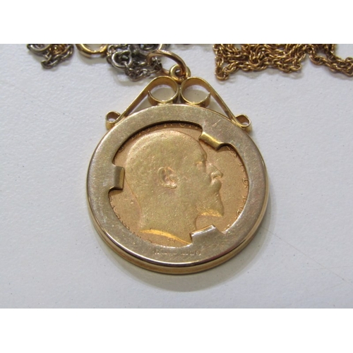 SOVEREIGN PENDANT IN MOUNT ON FINE LINK CHAIN, an Edwardian gold 1910 ...