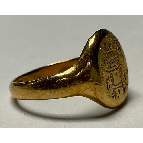 A George V 18ct gold signet ring, monogrammed SH, size R, Birmingham ...