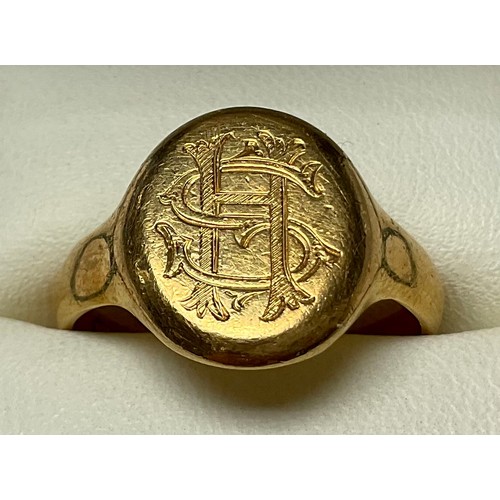 A George V 18ct gold signet ring, monogrammed SH, size R, Birmingham ...