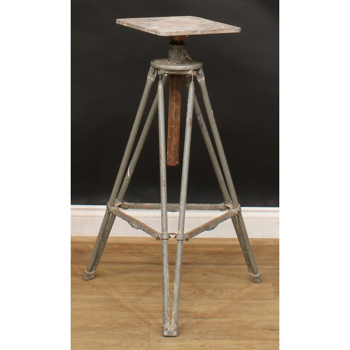A mid-20th century height-adjustable tripod modelling stand, the Scopas ...