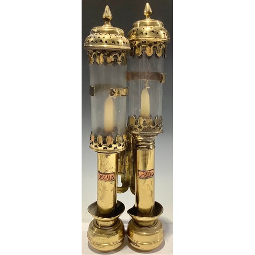 A pair of early 20th century brass mounted GWR railway carriage lamps ...