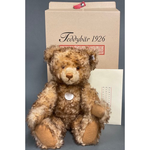 Steiff (Germany) EAN 407246 Classic 1926 replica teddy bear, brown ...