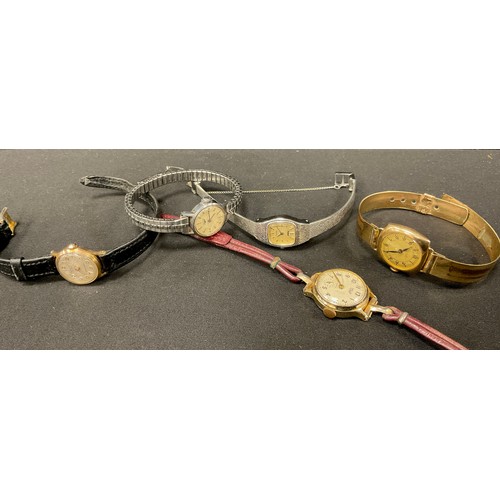 Watches - an Everite 9ct gold cased wristwatch, import marks Glasgow ...