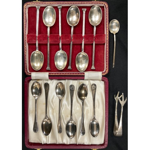 Silver - a set of six George V silver tea spoons, Sheffield, 1918; a ...