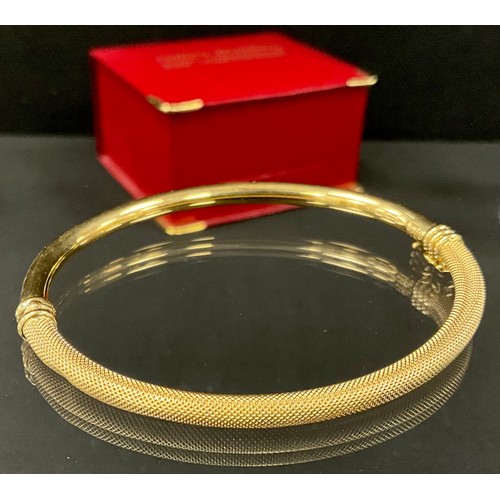 An 18ct gold scale textured and plain tew section hinge bangle, stamped ...