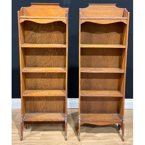 A pair of Arts & Crafts oak open bookcases, 118cm high, 40cm wide, 21cm ...