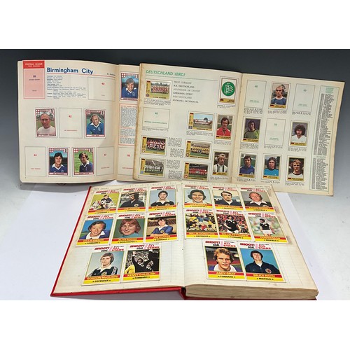 Sports Memorabilia - an album containing a collection of Scottish Topps ...