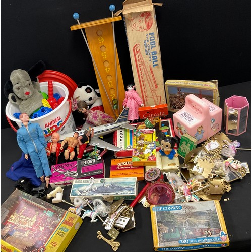 Toys and games - British B.O.A.C. Airways tin litho and plastic battery ...