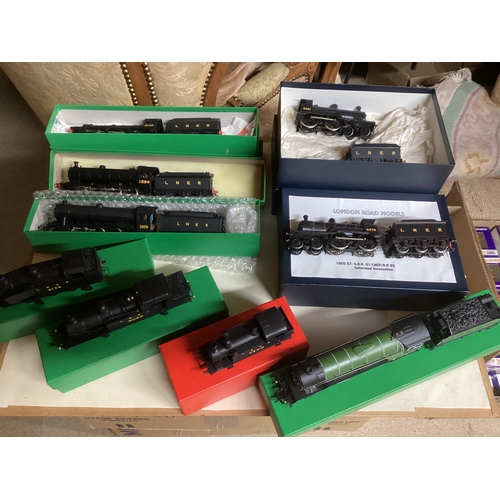 Model Railway toy interest; London Road Models and others built kits ...