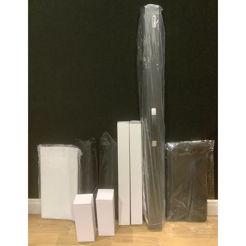 Photography Equipment - a Dawoo projector screen; tripod stands, light ...