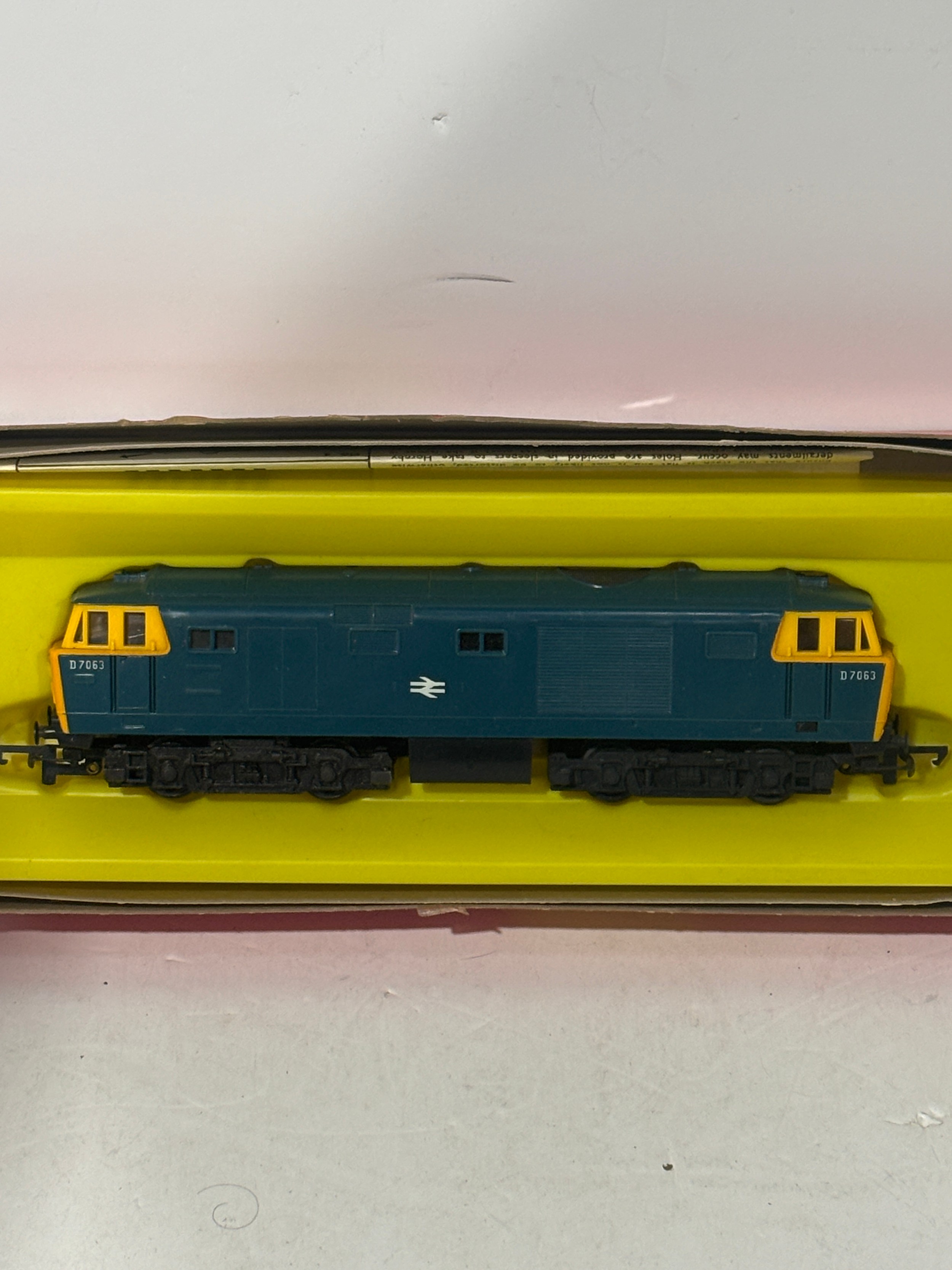 Hornby R758 Class 35 Hymek Diesel No07063. Good condition UK P&P available.