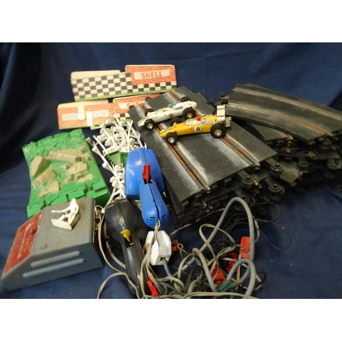 Quantity of vintage SCALEXTRIC Track and Paraphernalia a/f [T7]