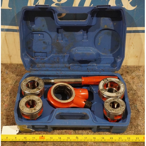 Draper pipe threading kit