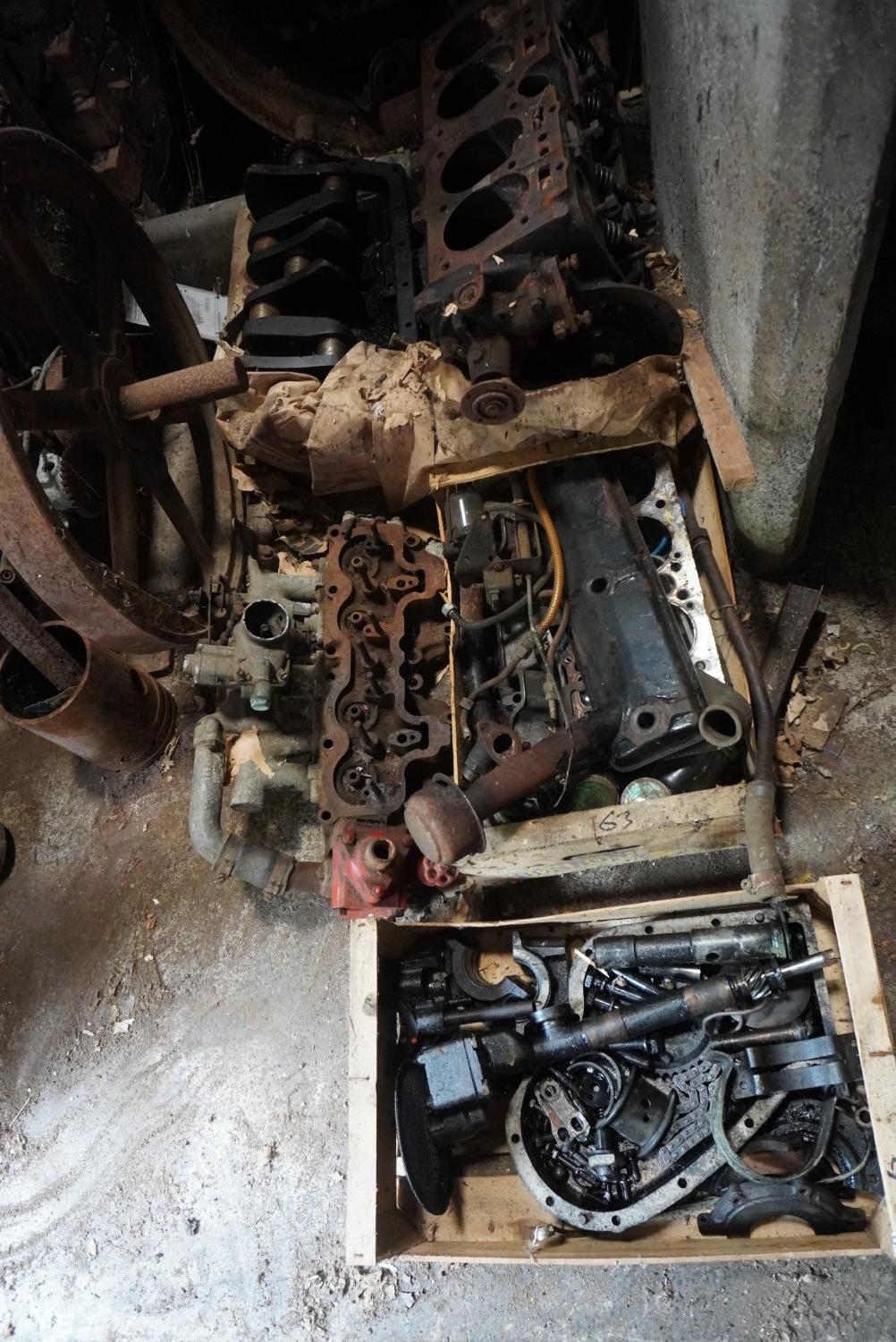 Land Rover 1600 Series 1 engine block and engine in bits