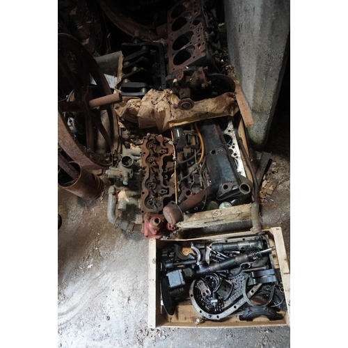 Land Rover 1600 Series 1 engine block and engine in bits