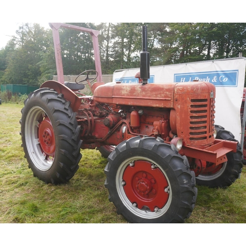 McCormick International B450 Roadless tractor. 4WD. New tyres and ...