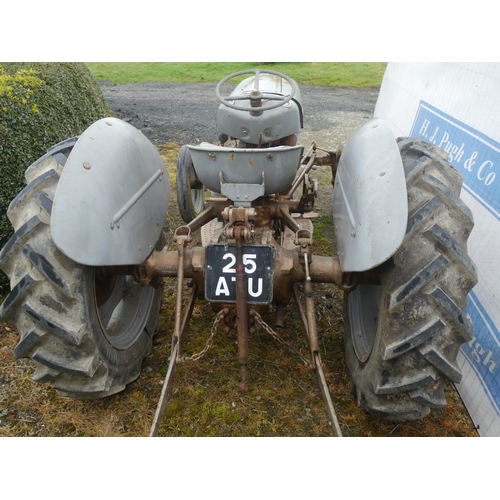 Ferguson FE35 tractor. Petrol TVO. Runs and drives SKM 14818. 11/4/57 ...