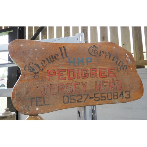Wooden sign - Pedigree